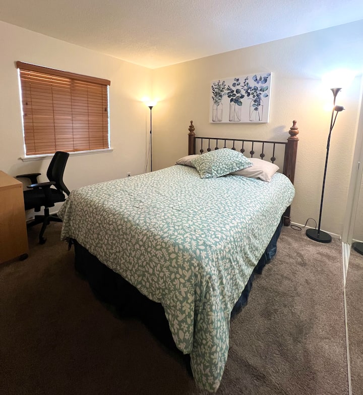 Cozy Private Bedroom In Santa Clarita - Santa Clarita, CA