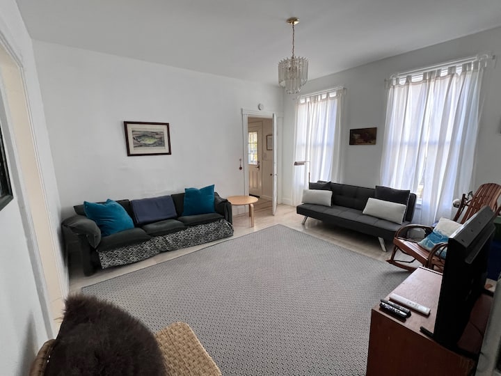 Sunny, Airy Portland East Bayside 2 Bedroom - Portland, ME