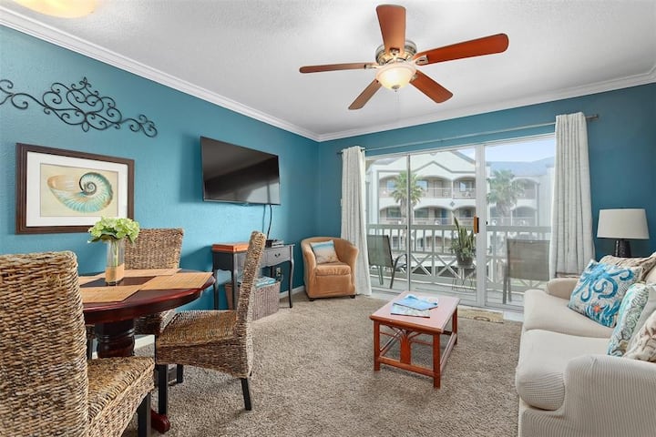 Beach Across Street, Hot Tub, 2 Pools - Galveston Island, TX