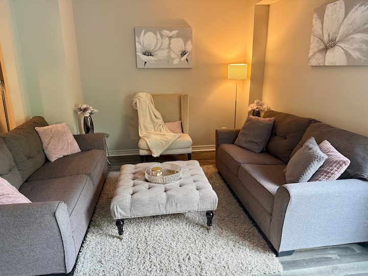 Conveniently Located Townhouse - London