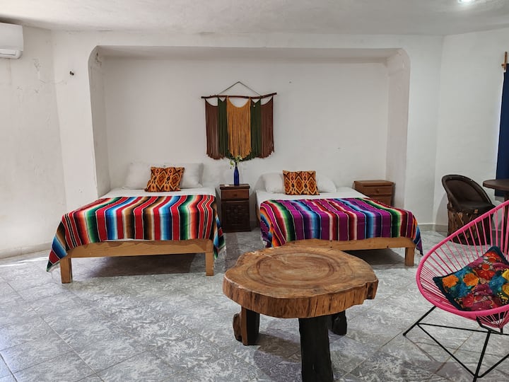 3 Cuartos, 6 Camas, 4 Baños, Bien Ubicado - Playa del Carmen