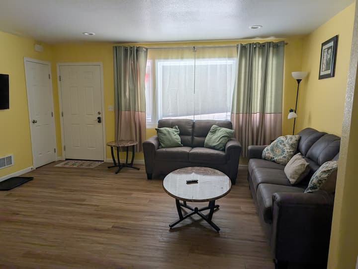 Ladybug Retreat - Close To Downtown Coos Bay - Coos Bay, OR