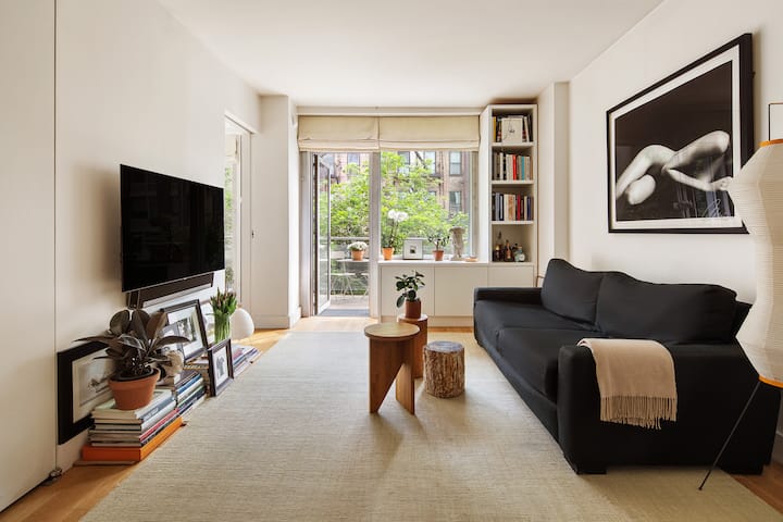 Handsome / Minimal East Village Apartment - New York City