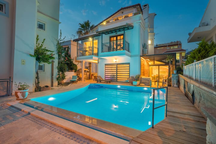 Kalkan Merkezde Havuzlu Apart - Kalkan