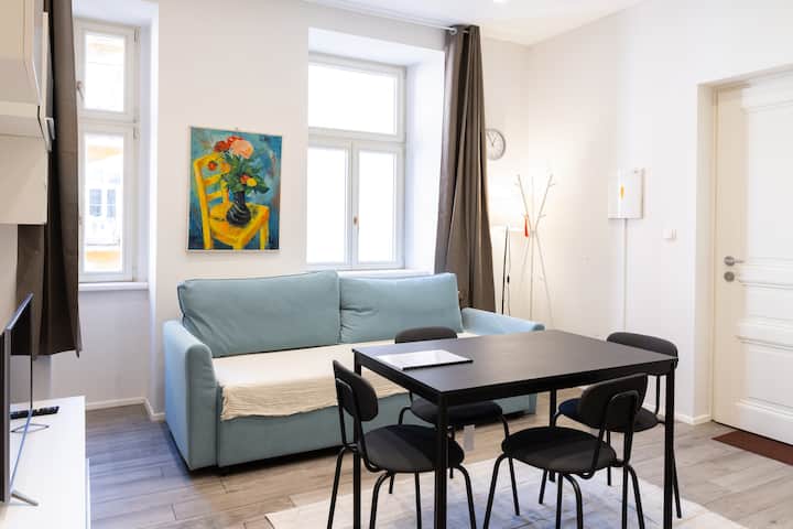 Cozy 2-bedroom Apartment Near Charles Bridge - Prague