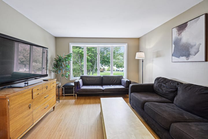 Cozy Bonnet Shores Beach Townhouse - Narragansett, RI