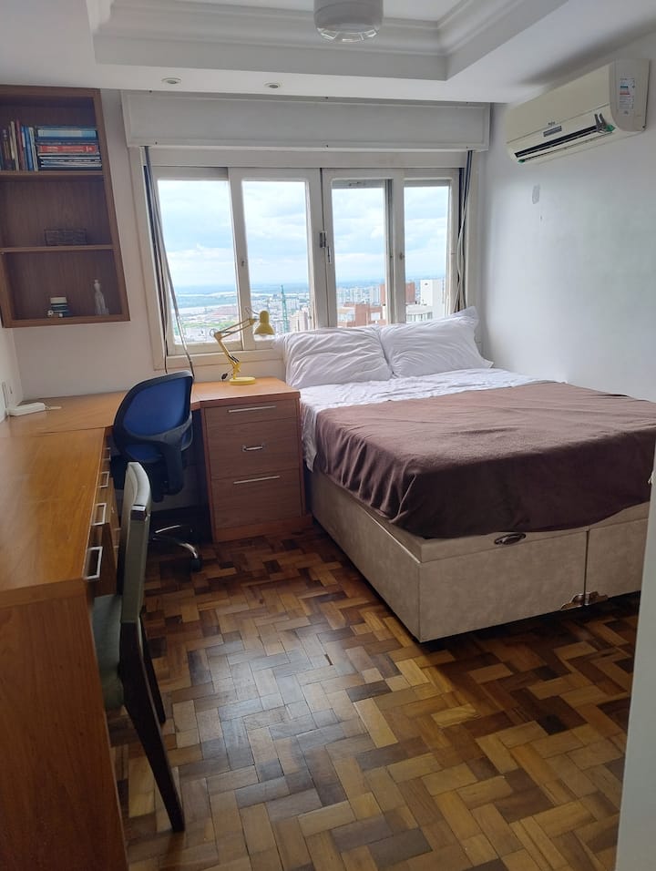 Quarto Silencioso No Moinhos De Vento - Porto Alegre