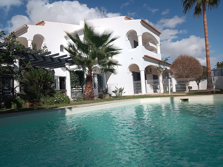 Prachtige Vrijstaande Villa Met Zwembad Dichtbij Winkels - Guia