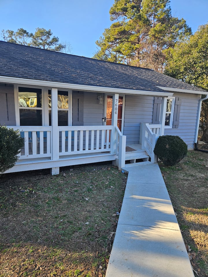 Its Like A Cozy Cottage Near The City - Charlotte, NC