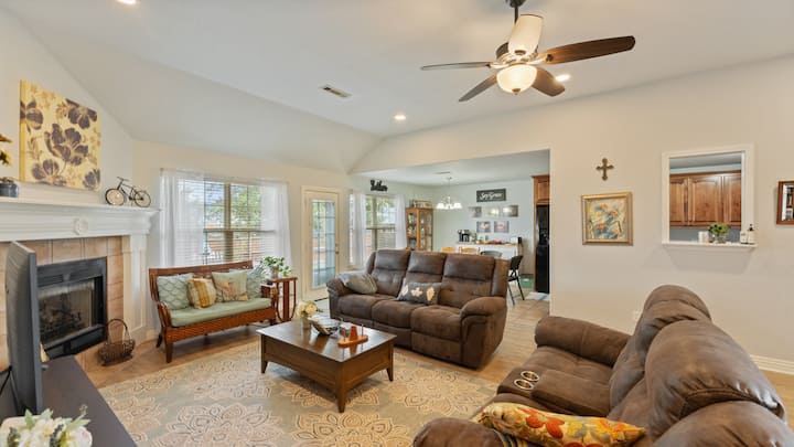 Entire Home - Close To Razorback Events And More! - Fayetteville, AR
