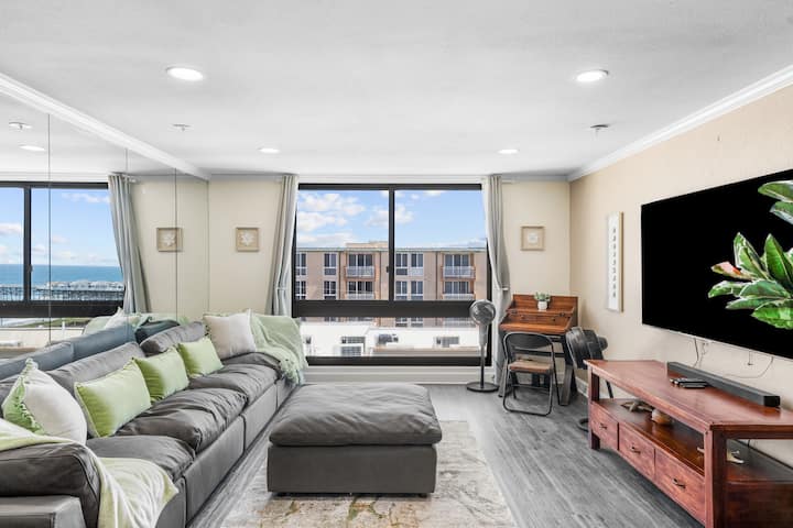 Oceanfront/oceanview Modern And Comfy Condo - San Diego