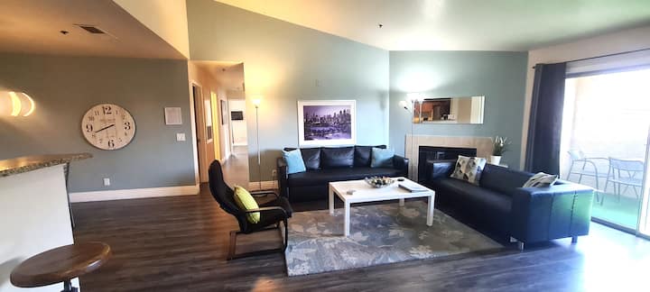 Extravagant 3 Bdrm Near Strip No Resort/prkg Fee - Las Vegas Strip, NV