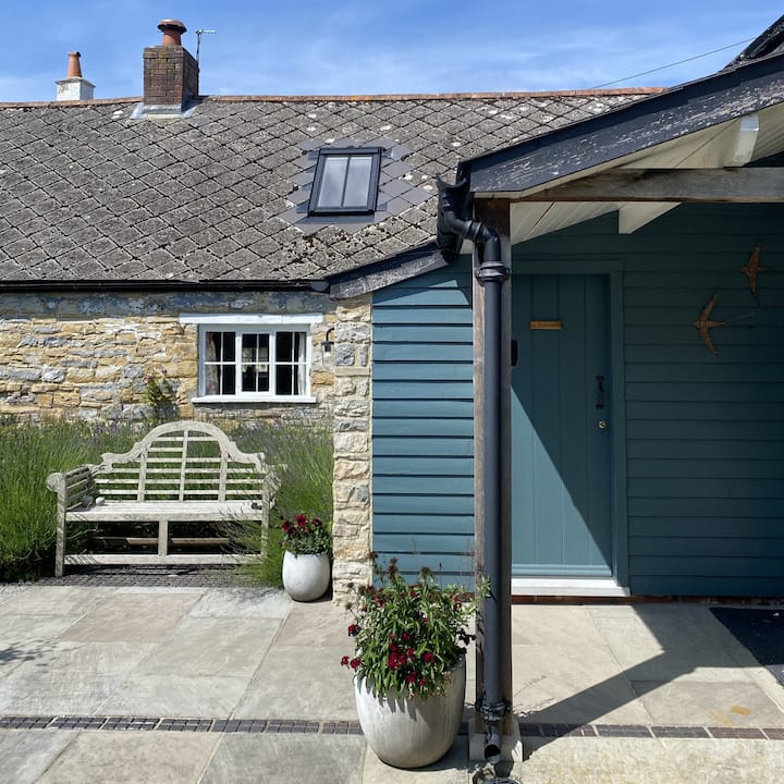 Unique Suite Full Of Character With Own Entrance - Cheddar