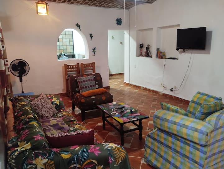 Casita Colorida In Ajijic Centro - Ajijic