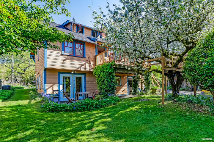 Artist’s Full House |4brs | Pet Friendly - Vancouver