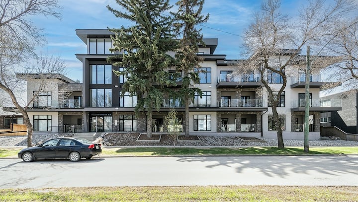 Modern Newly Furnished 2 Bed 2 Bath Condo - Saskatoon