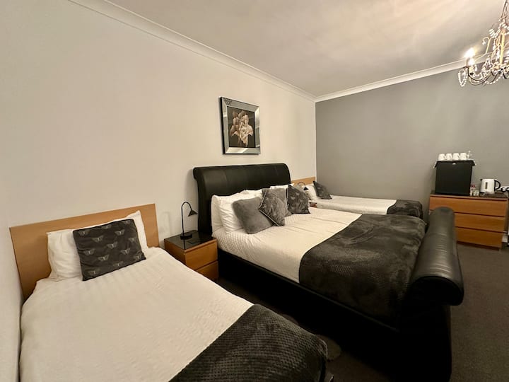 Old Fashioned Family Run 3-star Inn - Room 2 - Kirkcaldy