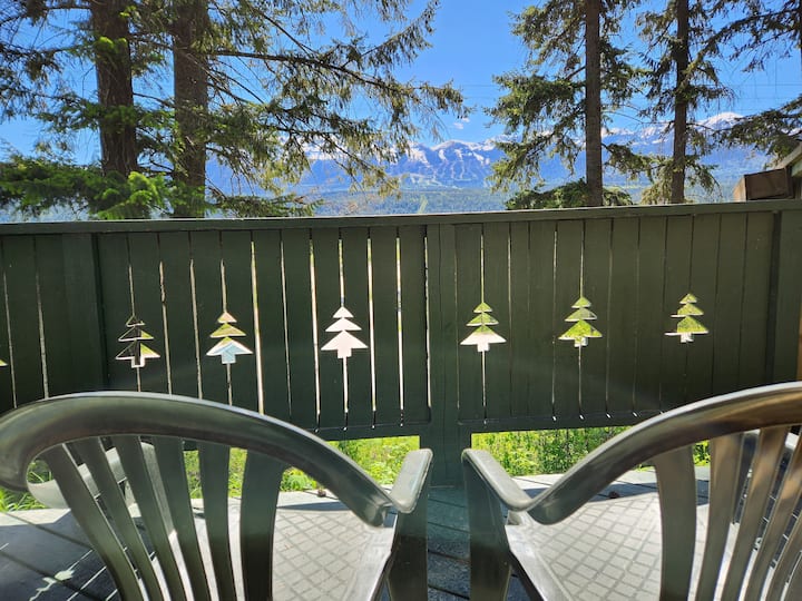Alpenrose , Hottub, Big Deck,  Mountain Views - Golden