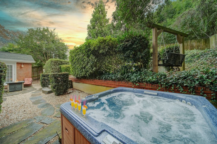 Private Oasis Uptown | Pool, Hot Tub, Pet Friendly - Charlotte Douglas Airport (CLT)