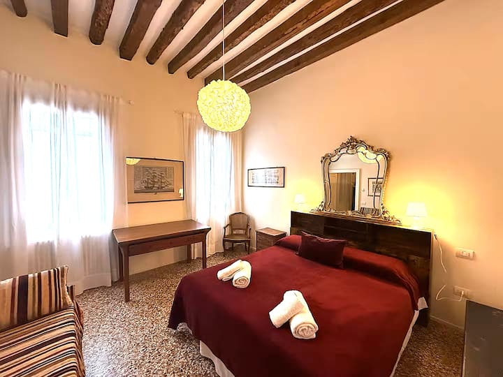 Chic And Cheap Near San Marzo Square And Biennale - Venecia