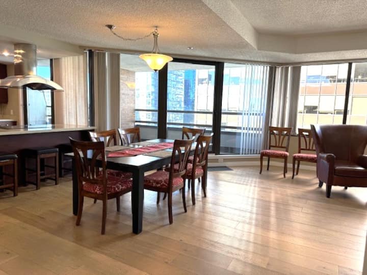 Newly Updated Downtown Penthouse Condo - Vancouver