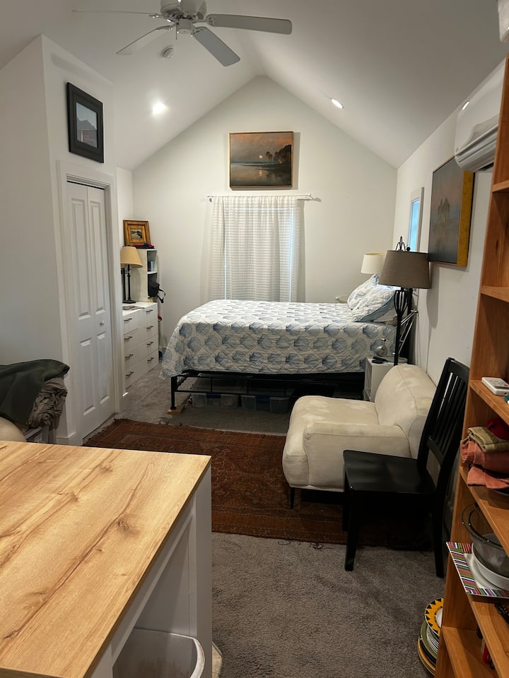 Old Village Hideaway - Mount Pleasant, SC