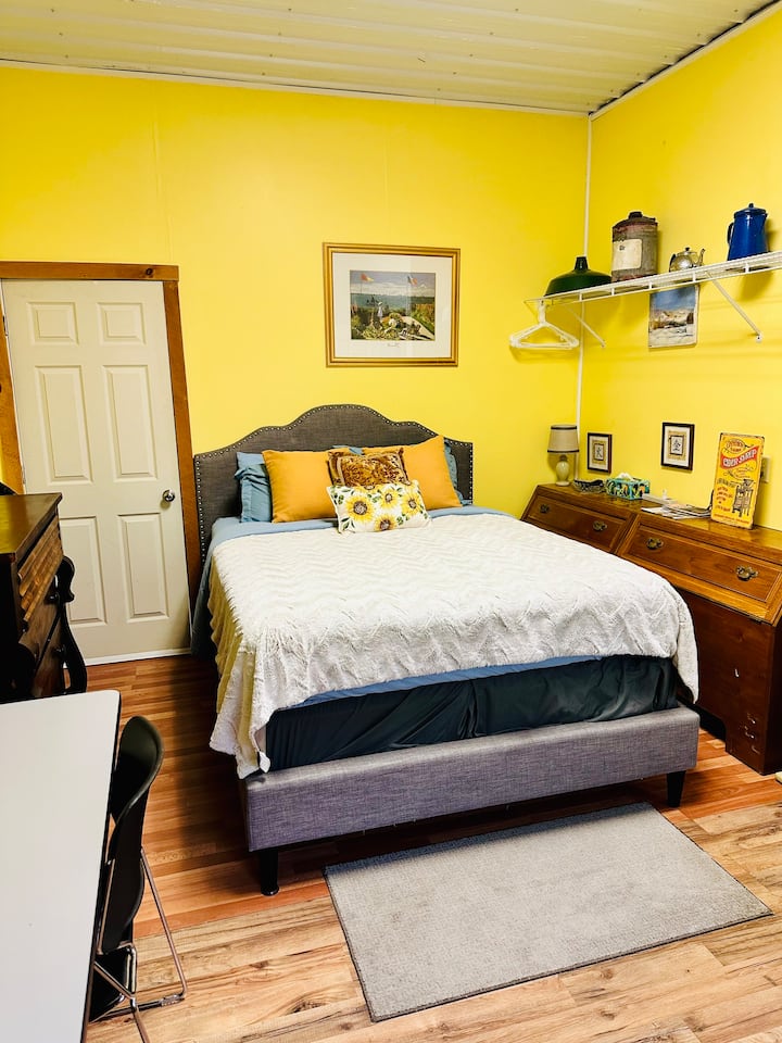 Private Mini Studio Efficiency Apartment (Rm2of2). - Selkirk Shores State Park, Pulaski