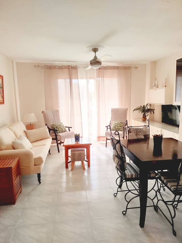 Luminoso Piso A 7 Minutos A Pie De Playa Y Centro. - Estepona