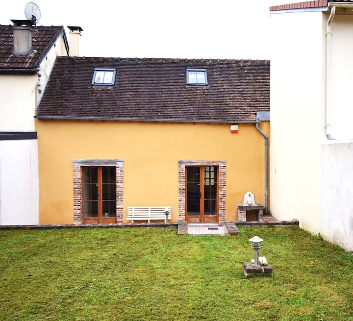 Belle Maison Avec Jardin Près De Joigny Et Sens - Yonne