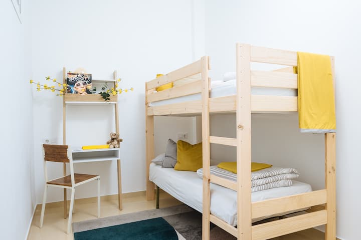 Bright Bunk Bed Room In Seville’s Historic Center - Séville
