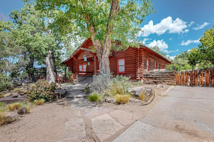 Historic Log Cabin In The Heart Of Nob Hill - Albuquerque, NM