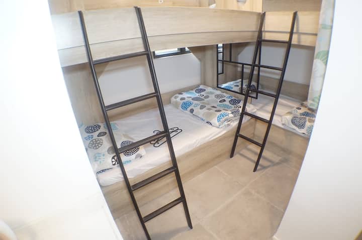 Downtown Sleeps 4 Studio Apt Mk8 Mtr Downstairs! - Hong Kong