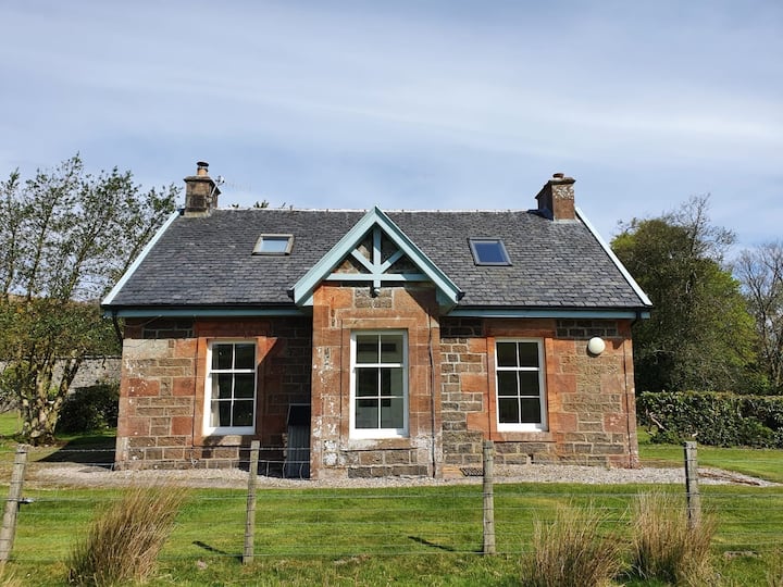 Cosy Cottage Surrounded By Neighbouring Fields - Rothesay