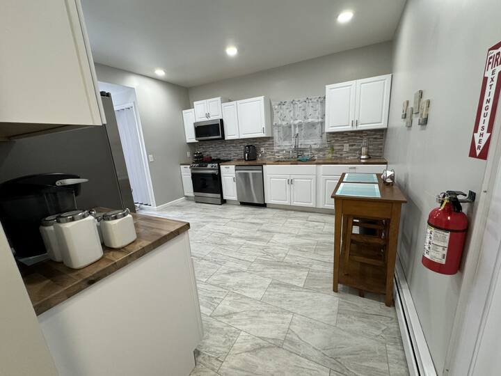 Safe Dbl Tb W/bath Near Ewr,nightlife, Restaurants - New York