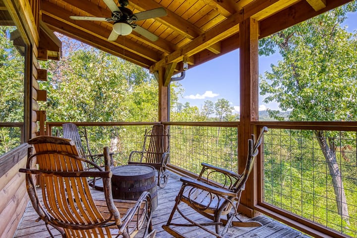 Fireplace, Hot Tub, W/d, Grill, Pets Free - Gatlinburg, TN