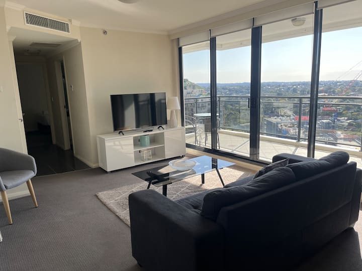 Beautiful Spacious Two Bed Apartment - St Leonards - Sydney