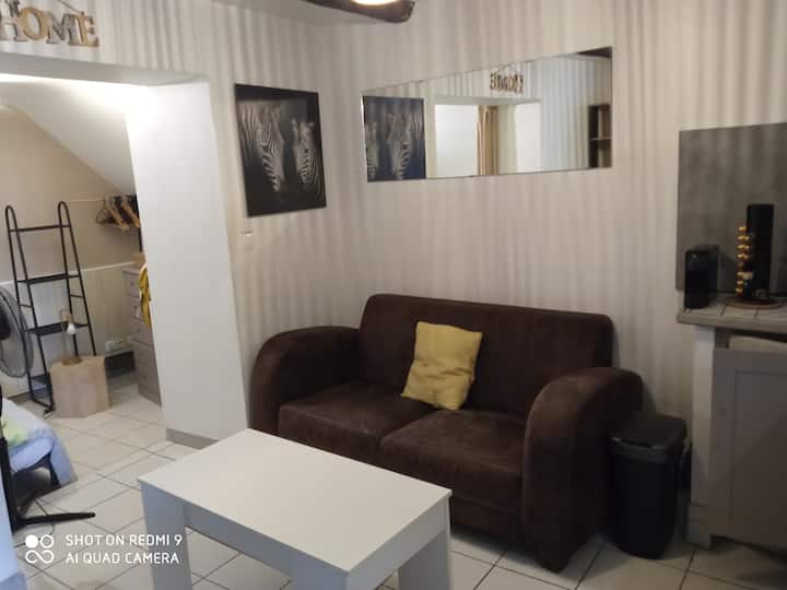 Studio Avec Coin Nuit, Entrée Autonome. - Manosque