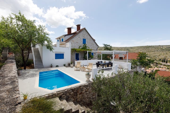 House Rea With Pool In Ložišća, Brač - Milna