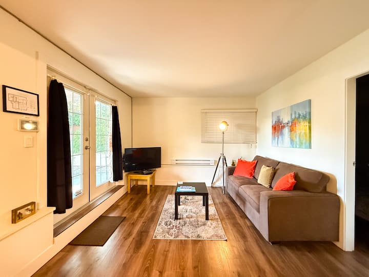 Spacious Garden Suite In North Vancouver - North Vancouver