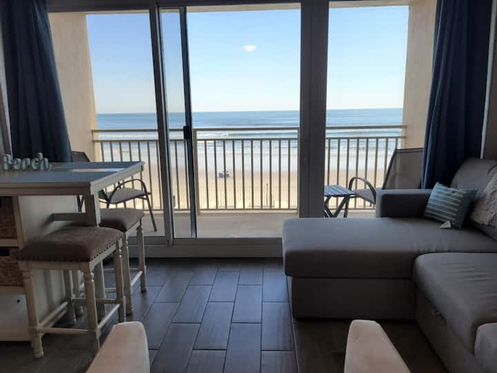 Seashell Suite ~ Ocean Front ~ Pool Open - Daytona Beach, FL