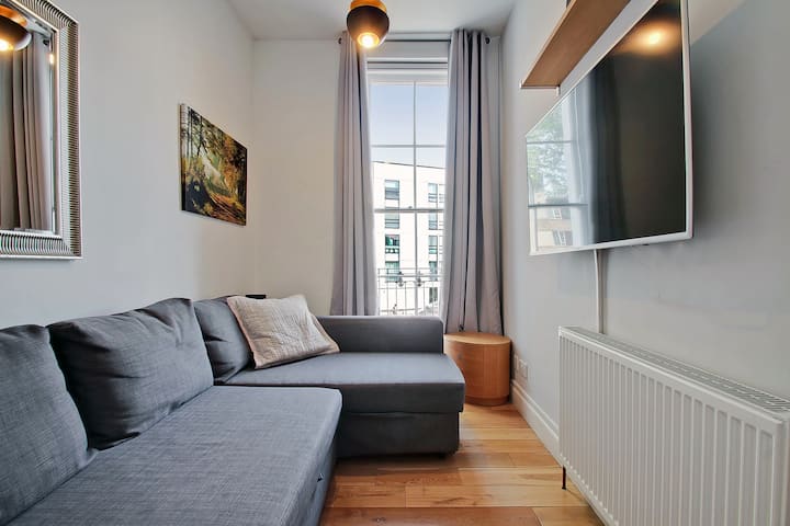 X1 Bedroom + Sofa Bed - Close To Westfield & Tube - Londen