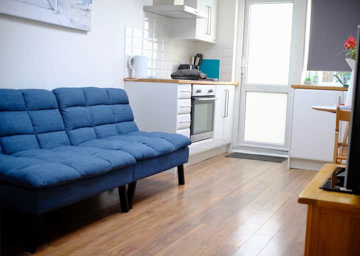 Modern 1 Bed, Parking, Patio, Close To Beach - Newquay