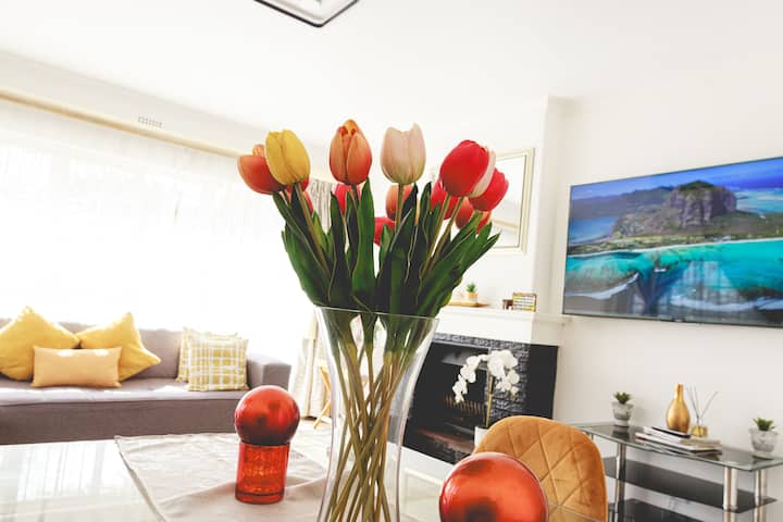 Sun Kissed Upstairs Unit Near Sandton&melrosearch - Johannesburg