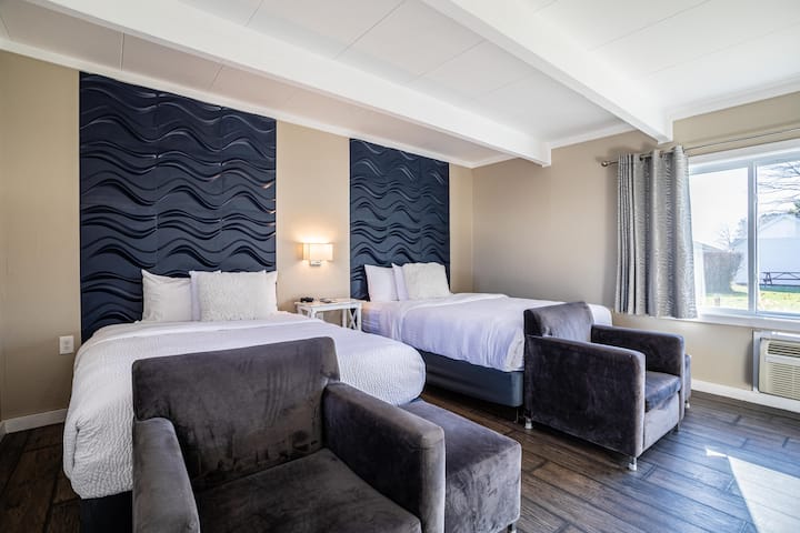 Room 111 - Baileys Harbor, WI