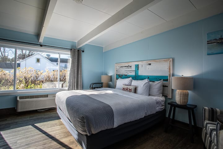 Room 112 - Baileys Harbor, WI