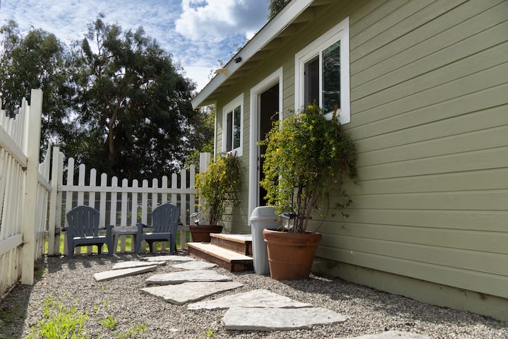 Cozy Cottage On Horse Property! - Orange County, CA