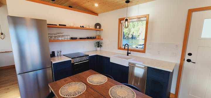 Gowlland Harbour Resort - Seaview House - Campbell River