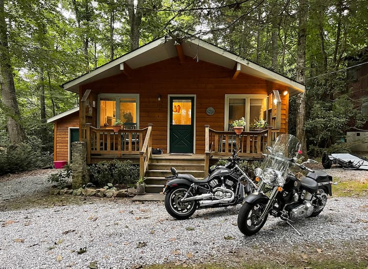 Cozy Creekside Serenity! Easy Access! - Maggie Valley, NC