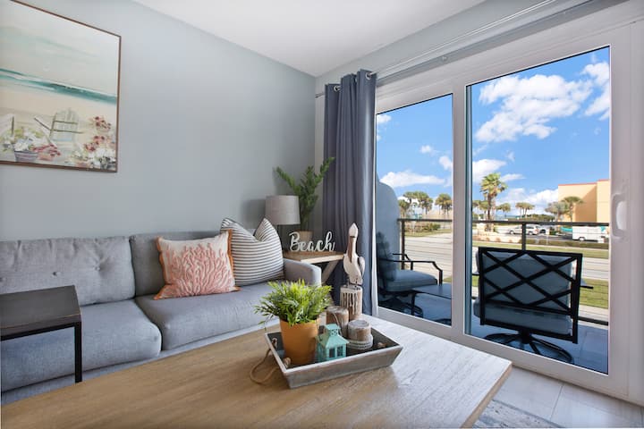 Comfortable Cozy Townhome Steps Away From Beach - New Smyrna Beach, FL