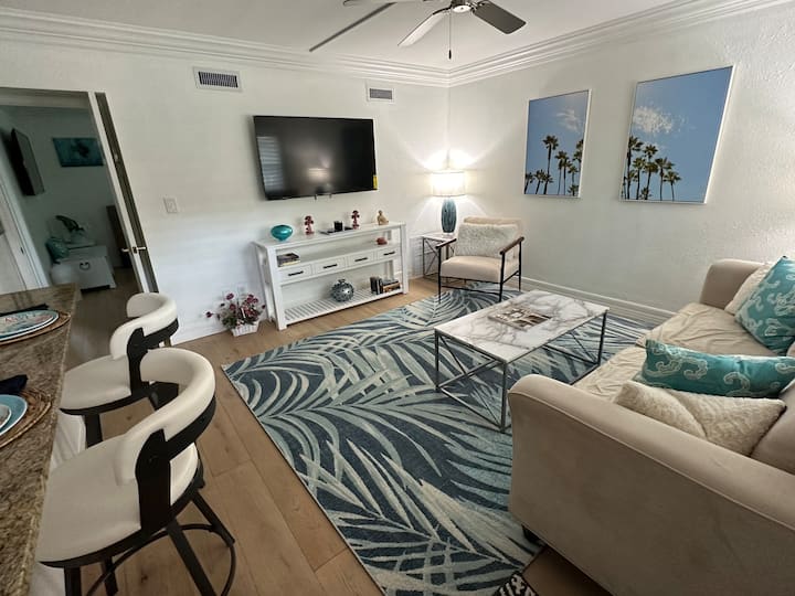 ¡Jardines De Castleton En El Centro De Nápoles! Piscina, Barbacoa, Tina Caliente ¡Precioso Apartamento Renovado! - Naples, FL